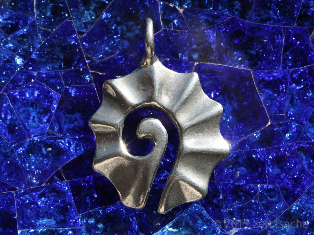 Pendant Maori Spiral Koru Maori Jewelry Fern New Zealand Hei Koru ...