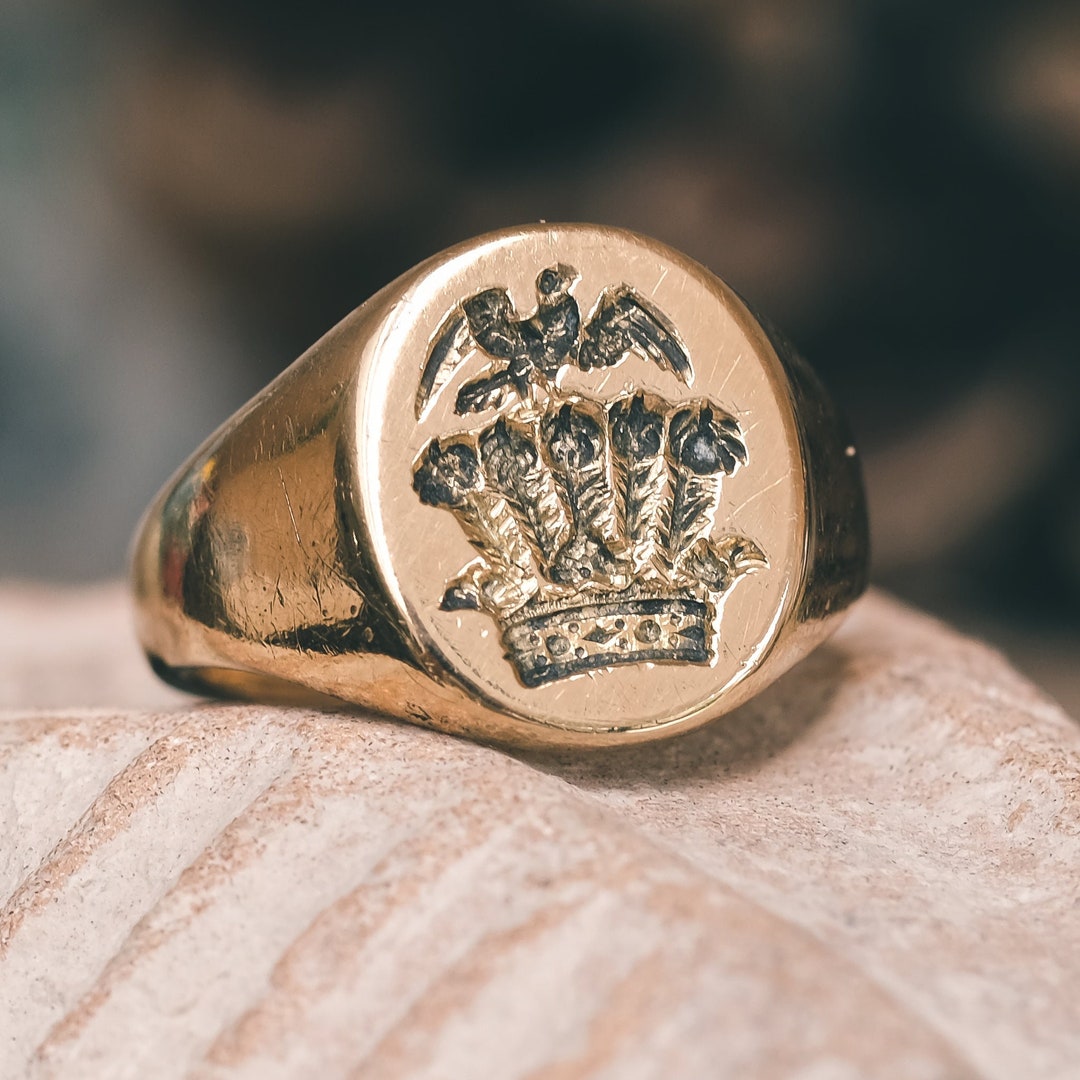 Vintage Heraldic Signet Ring - Etsy
