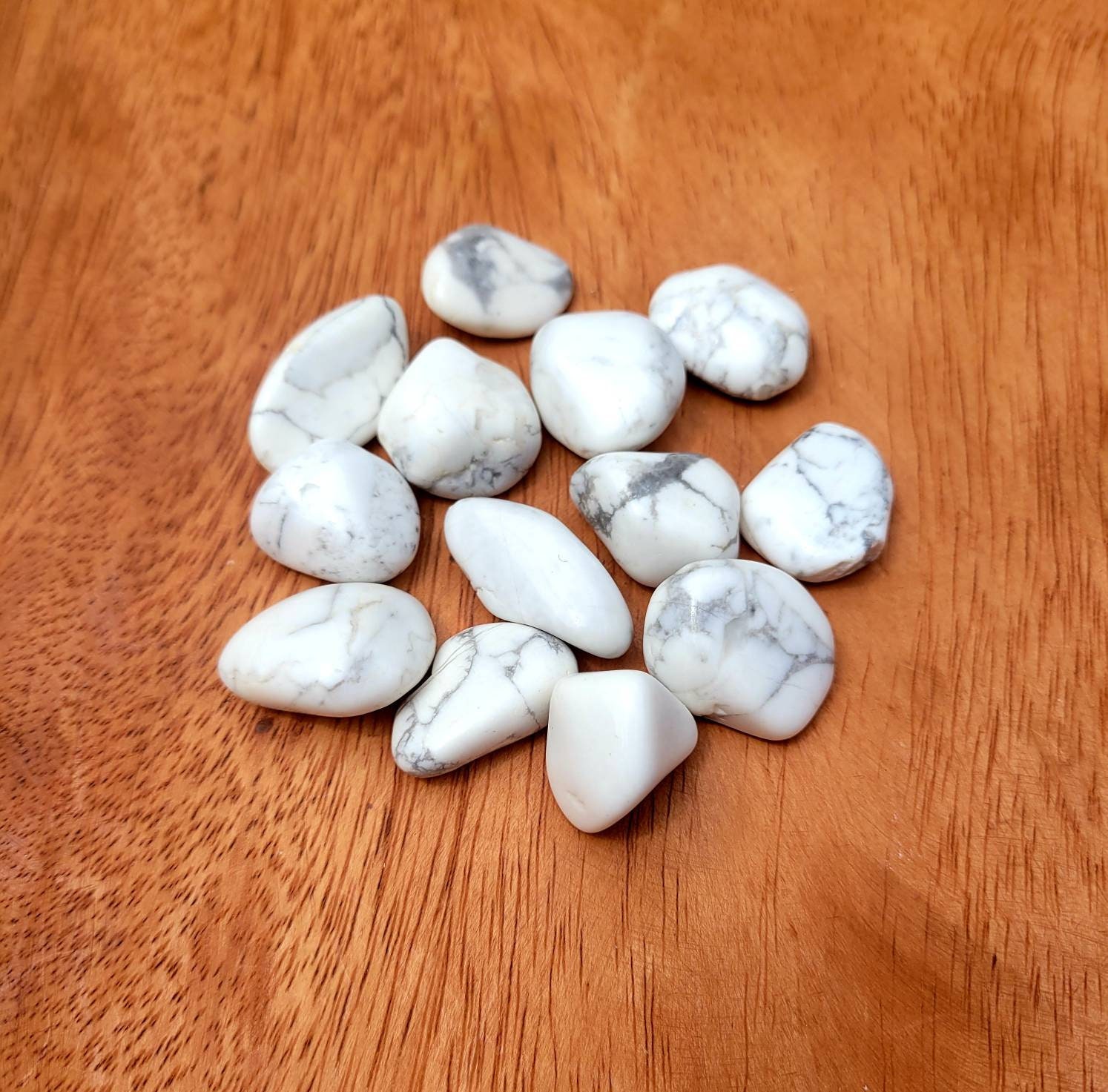 Getrommelte Steine weiße Howlite metaphysische Kristalle | Etsy