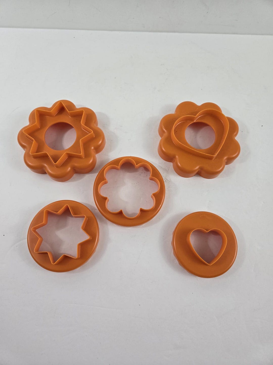 Vintage Tupperware Cut-a-shape Cutter Set Orange 5 Pieces 9 Shapes ...