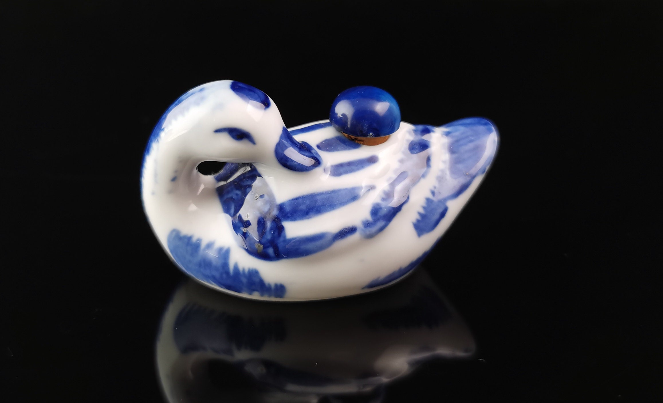 Vintage Chinese duck snuff bottle, Ceramic, blue and white
