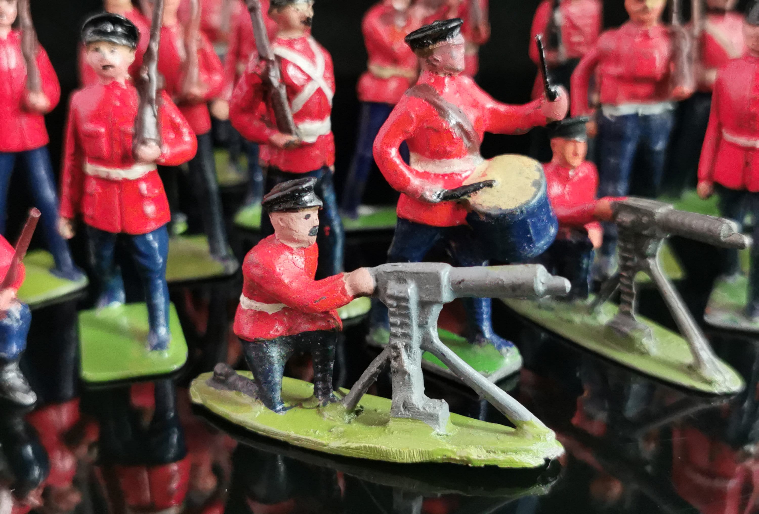 Vintage lead soldiers, Britain's, Johillco, Red Coats