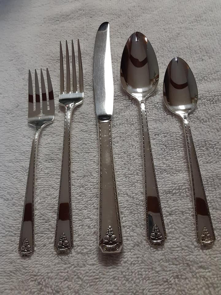 60 Piece Service for 8 Oneida Prestige Bordeaux, Silverplate Flatware Set - Etsy