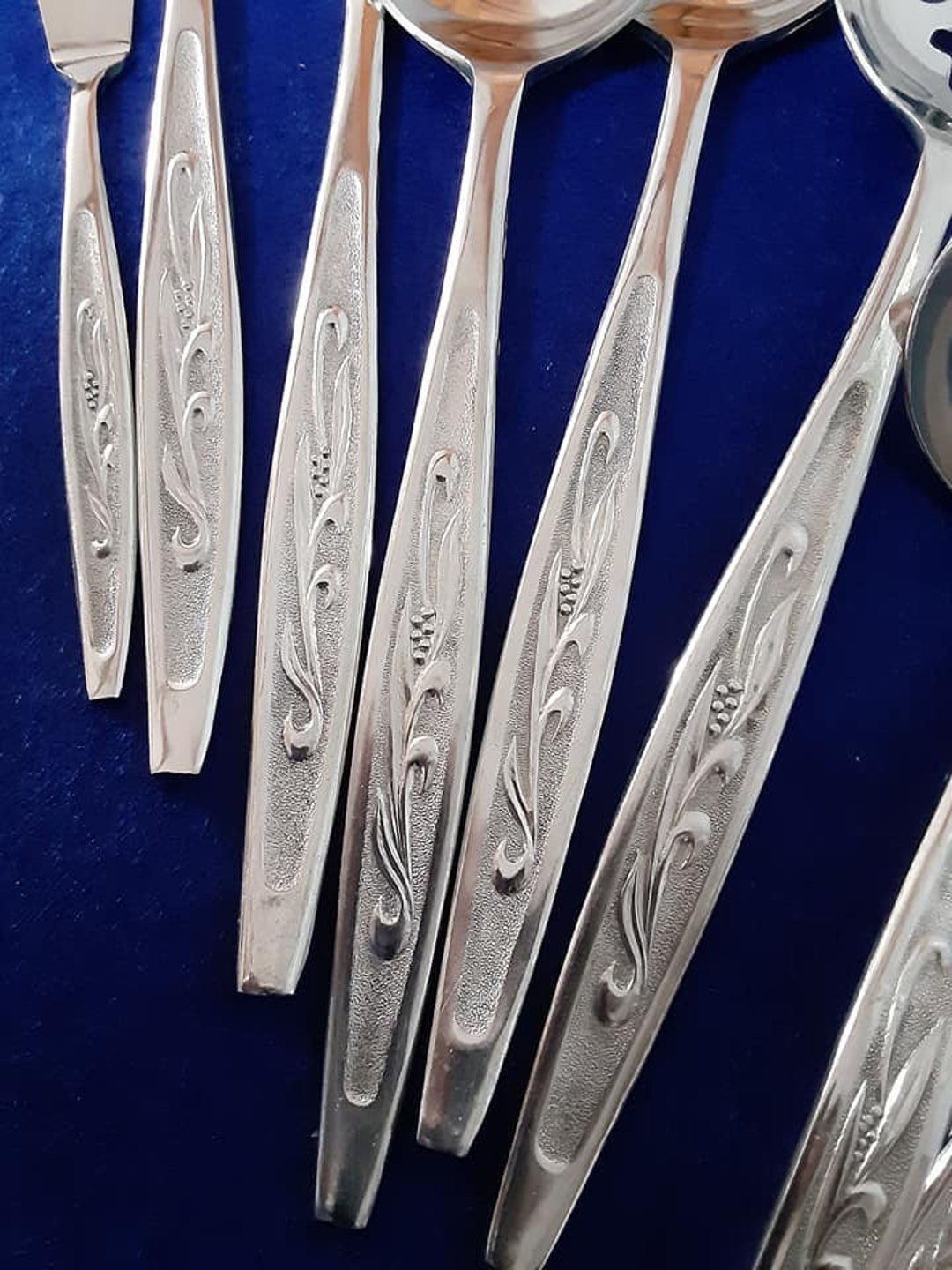 64 Piece Vintage Spring Bouquet Stainless Flatware Set for 8 - Etsy