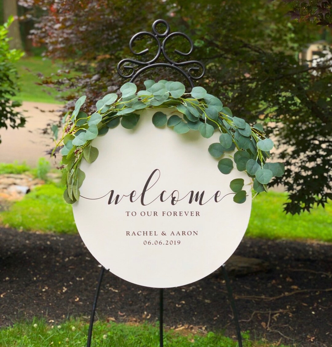 Round Wedding Welcome Sign, Custom Circle Wood Wedding Sign, Ceremony ...