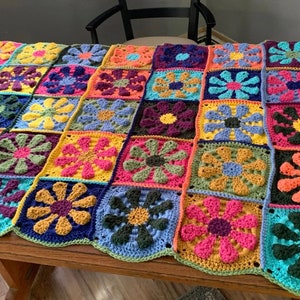 Retro Daisy Square Pattern | Floral Granny Square | DIY Crochet ...