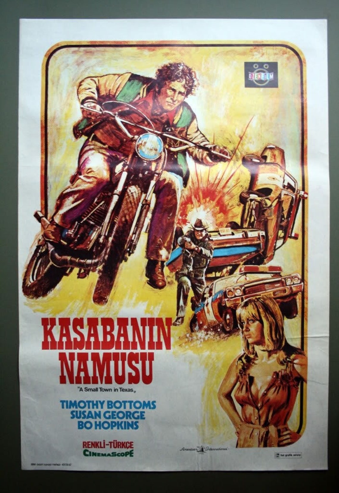 1976 Vintage Car Collision Art Poster, A Small Town in Texas Orginal ...
