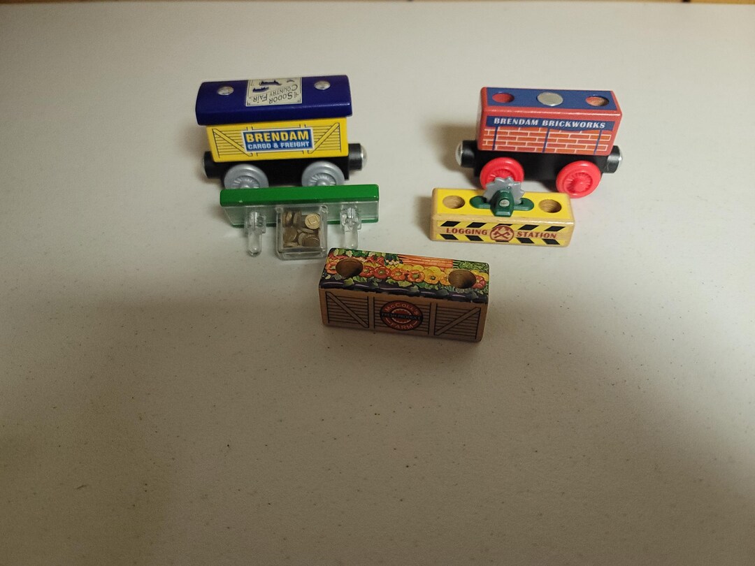 Thomas Wooden Railway Creative Junction Peg & Stack Cargo Train Cars ...