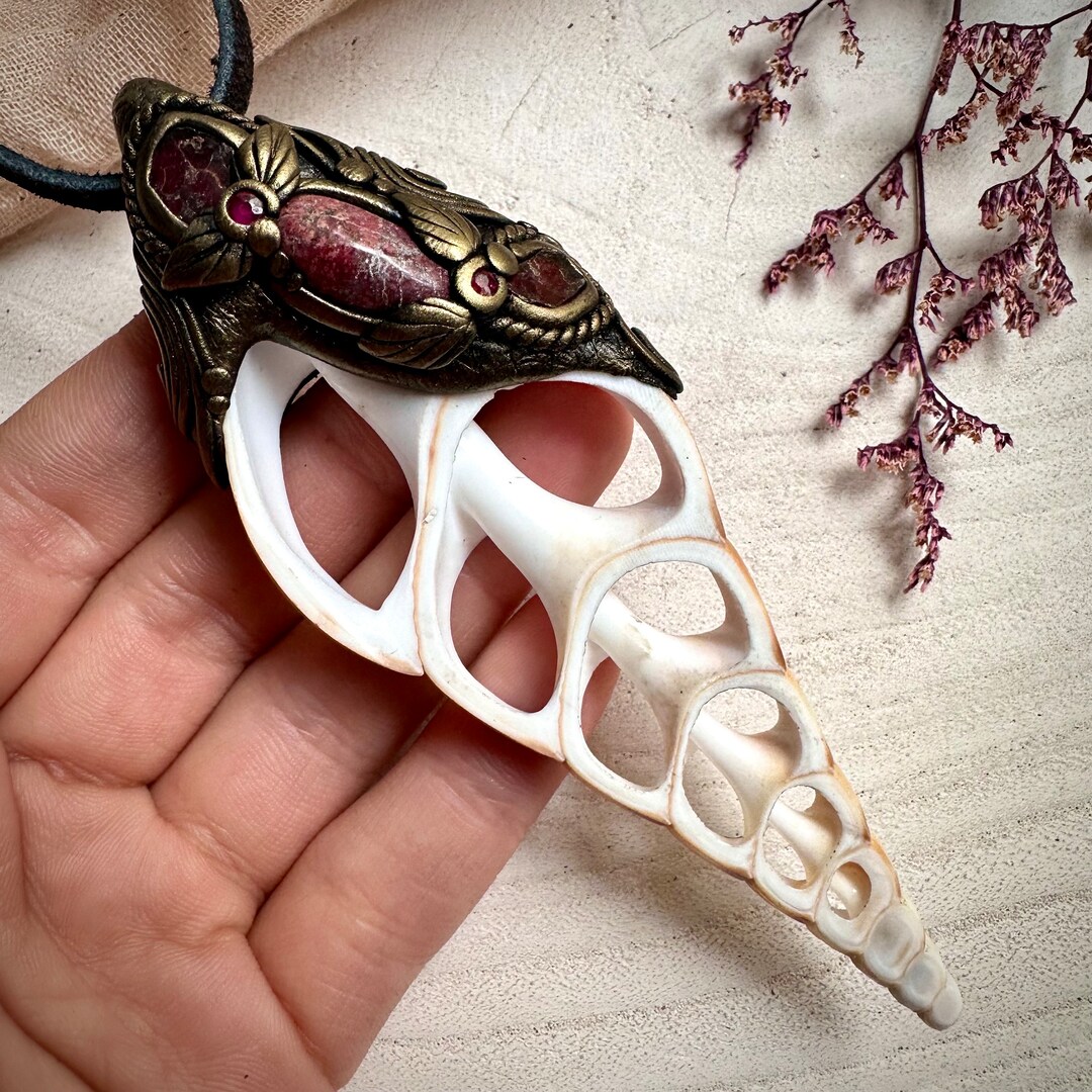 Tibia Insulaechorab Seashell Thulite Red Garnet and Ruby Pendant ...