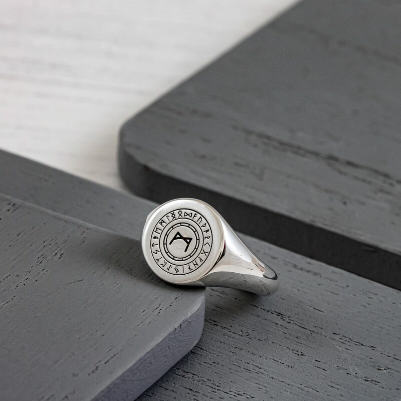 Custom Signet Ring - Etsy