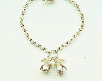 Snowdrop Bracelet - Etsy