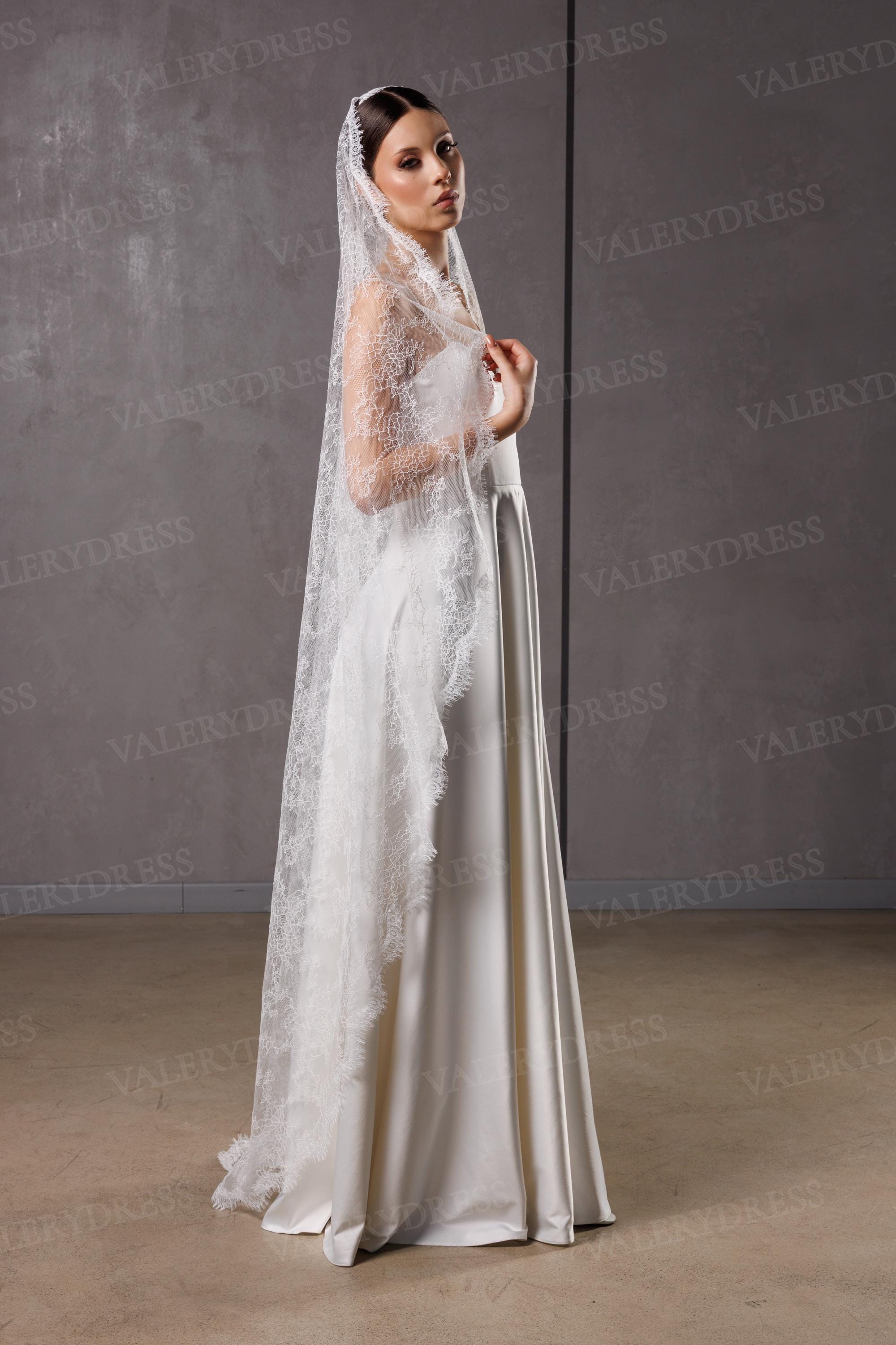 Scalloped Edge Full Lace Wedding Veil, Chantilly Soft Draping Single ...