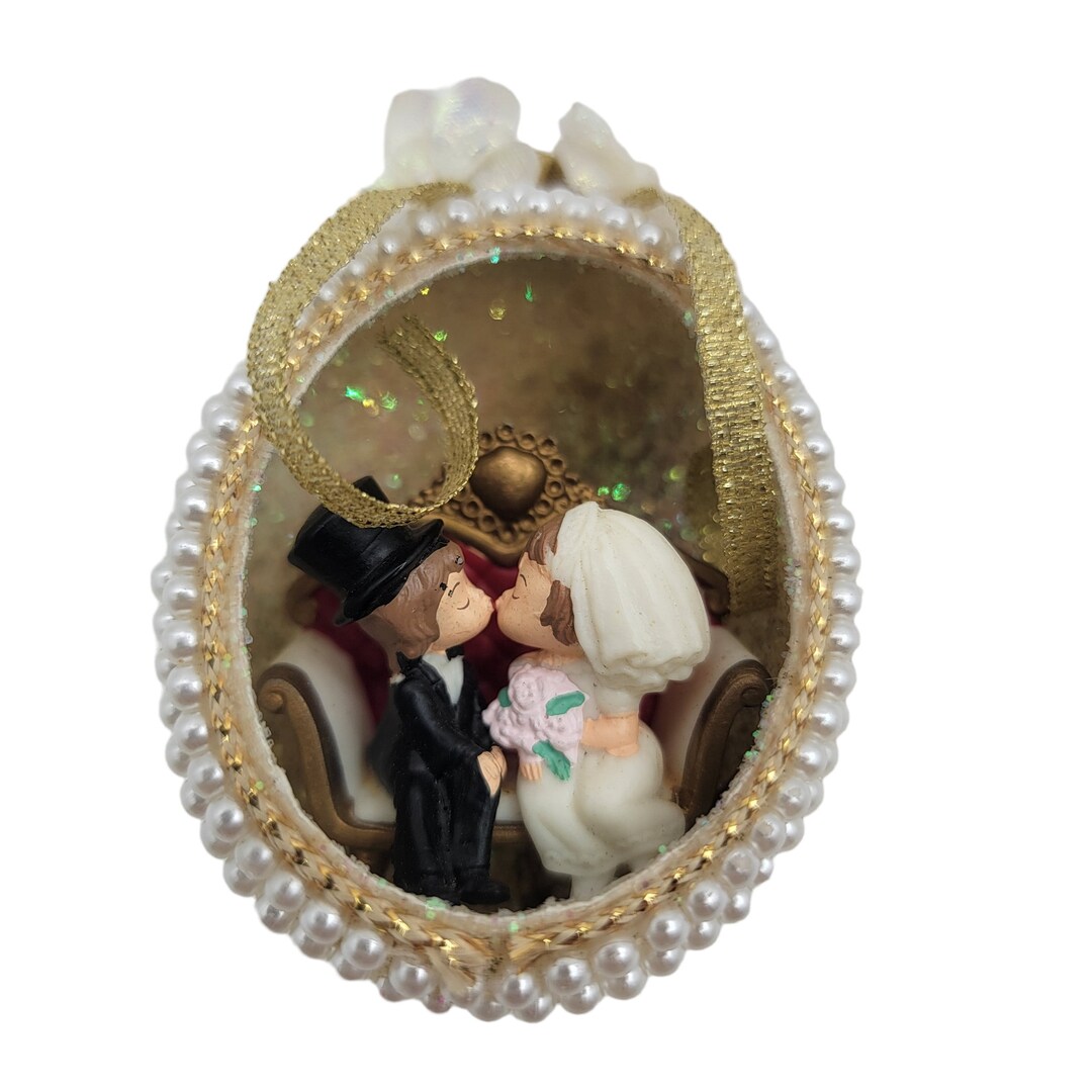 Vintage Egg Wedding Diorama With Pearls - Etsy