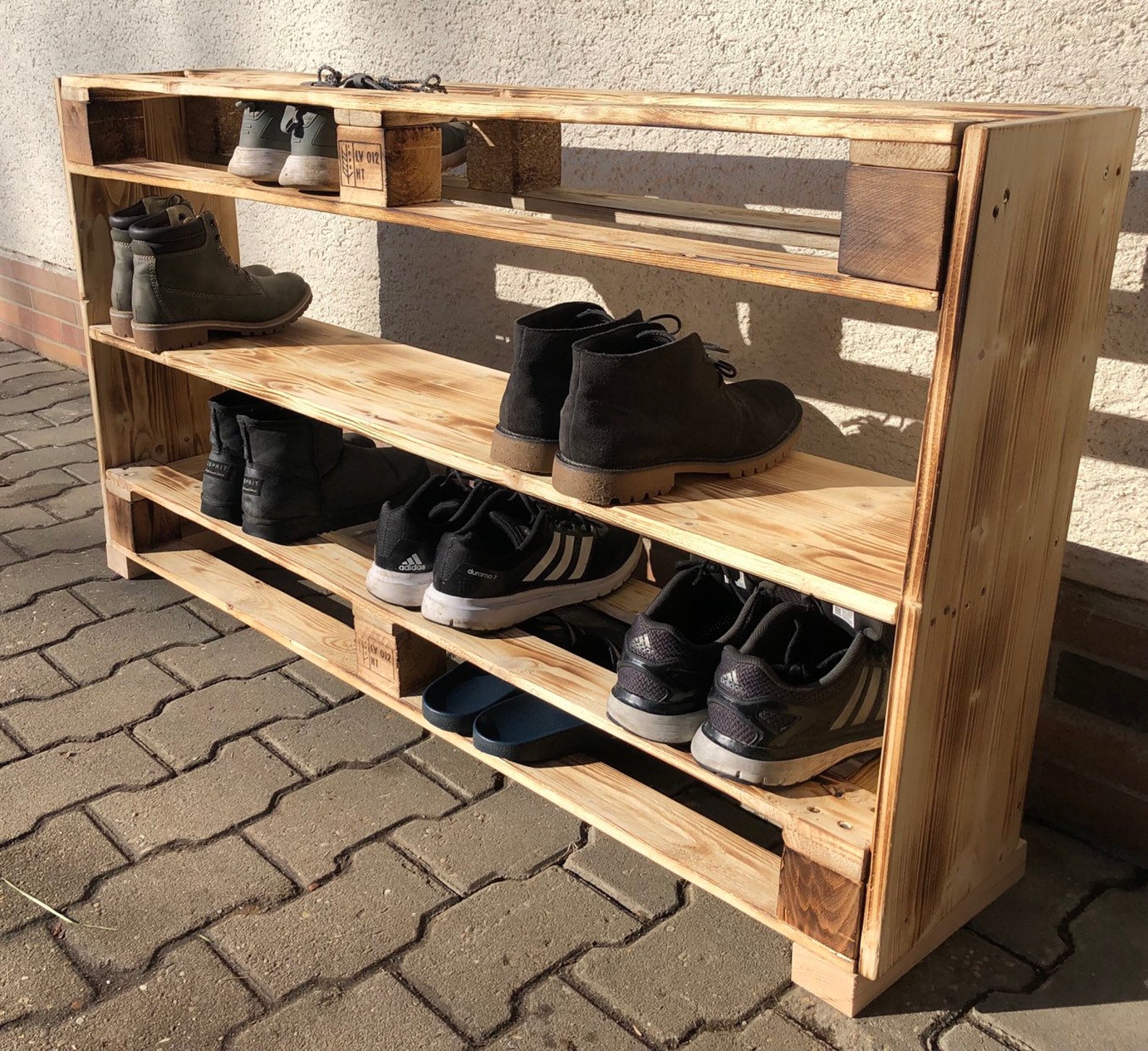 Erstaunlich Selbstgebautes Schuhregal Aus Paletten Fotos