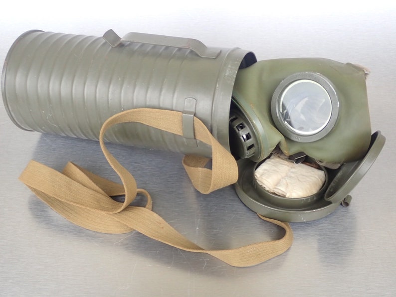 WW2 Gas Mask 1942 Swiss Army Gas Mask Gasmaske Vintage Metal - Etsy