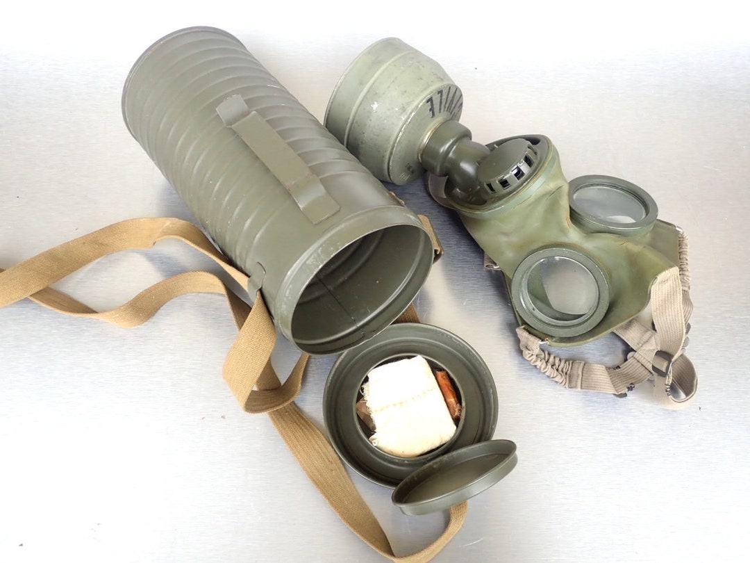 WW2 Gas Mask 1942 Swiss Army Gas Mask Gasmaske Vintage Metal Container ...