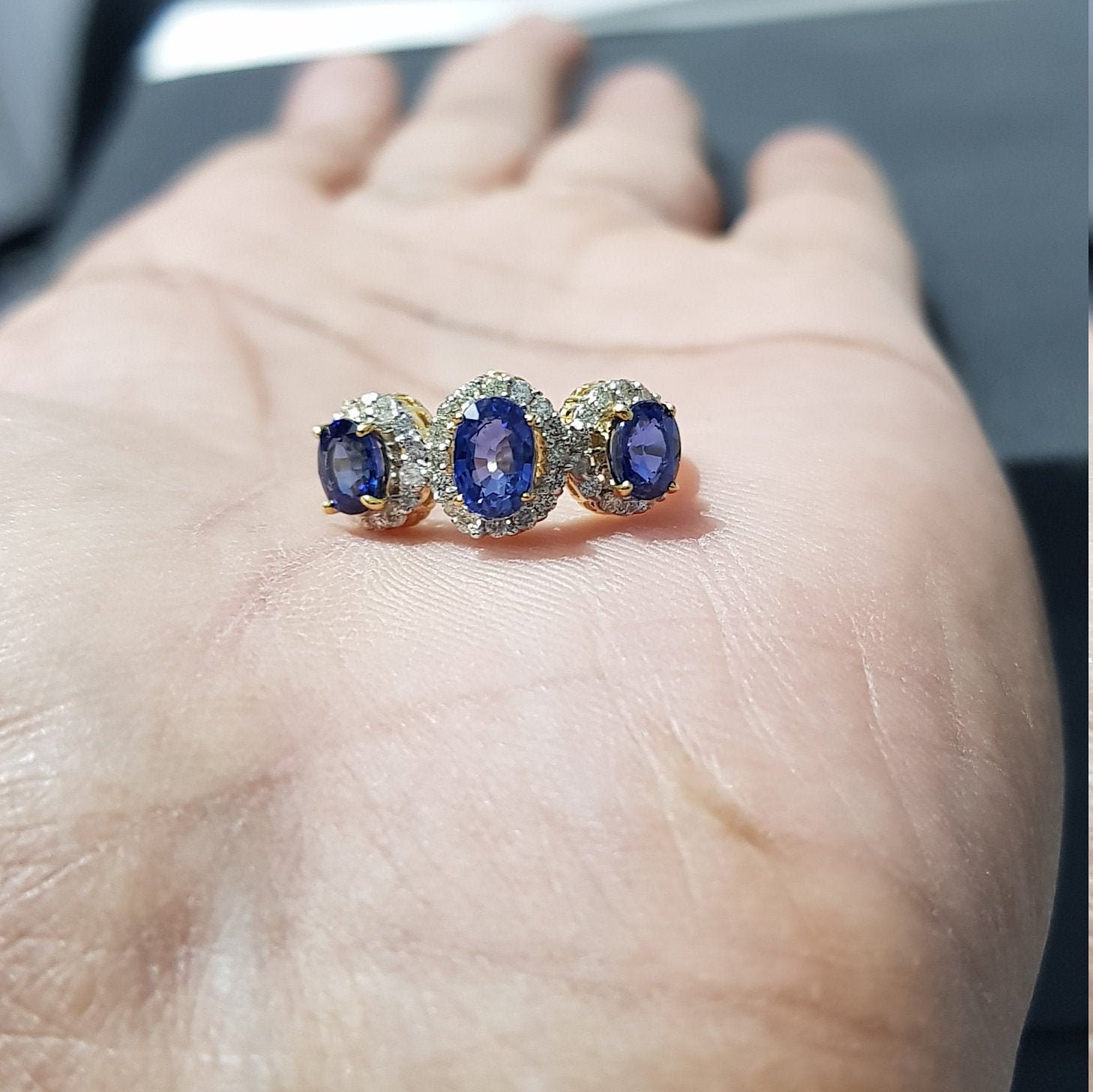 14k Solid Yellow Gold Natural Oval Shaped AAA Quality Blue Sapphire and ...