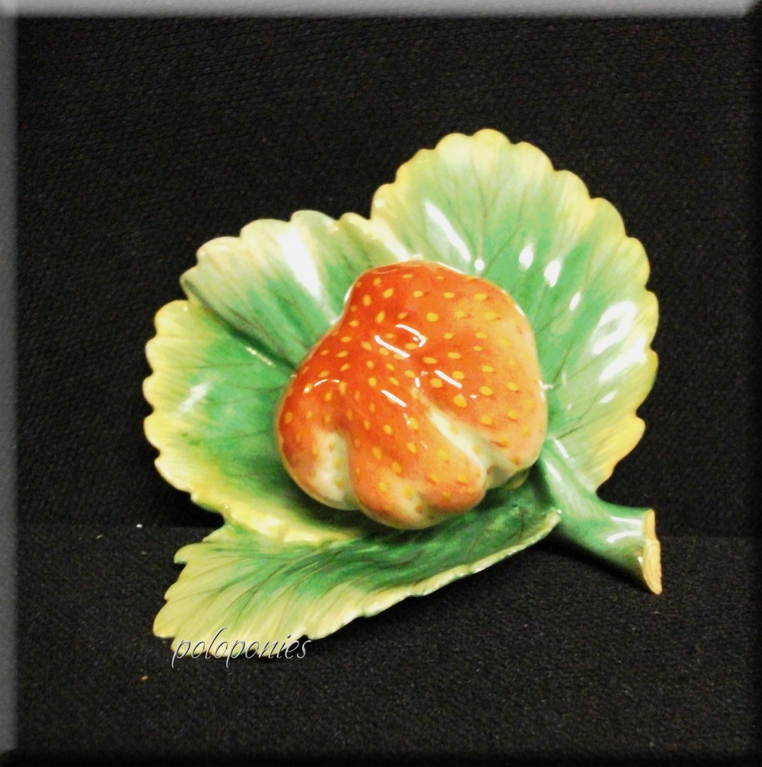 HEREND Strawberry on Leaf Place Card Holder 8981 - Garnishments Collection - Etsy