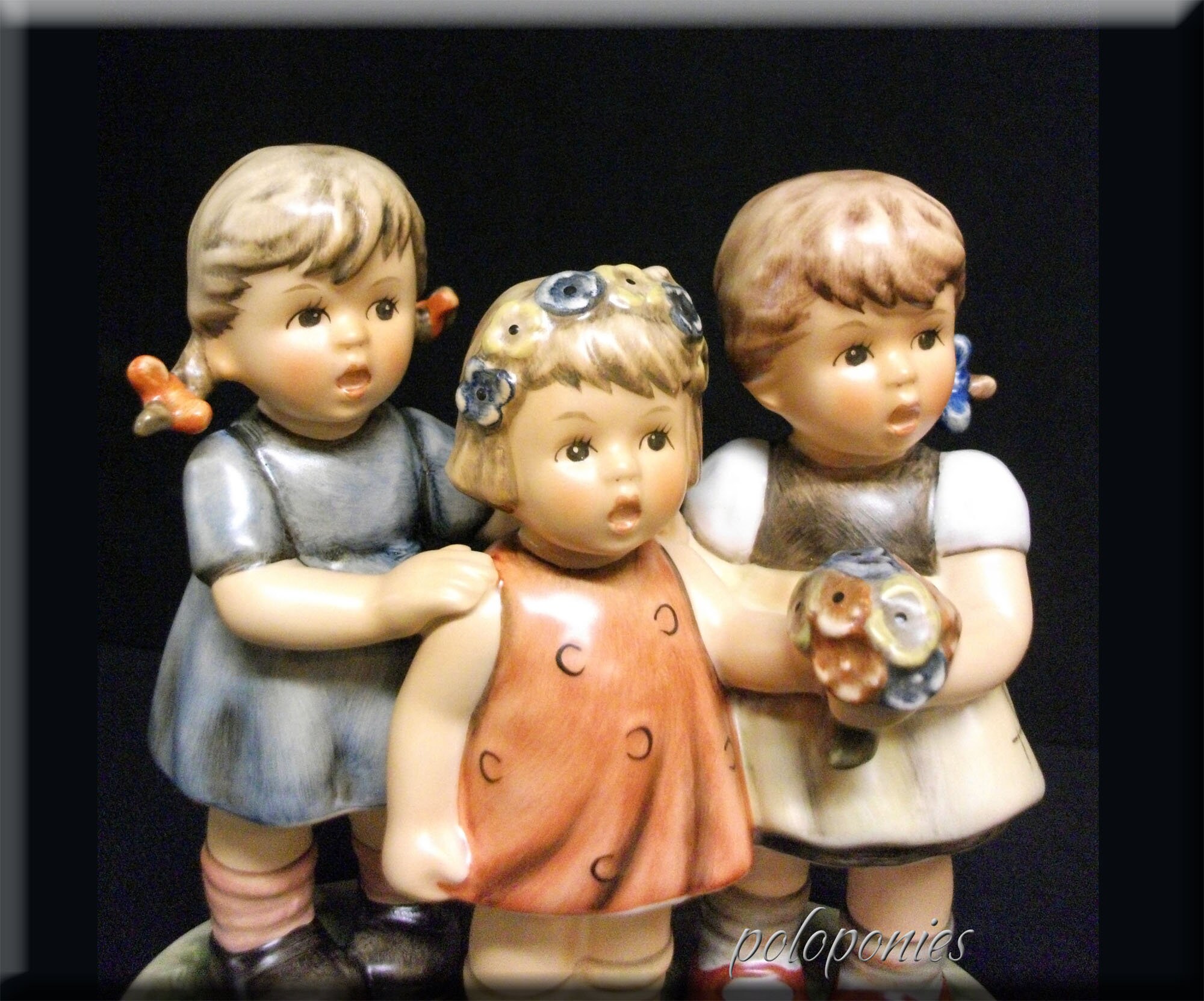 HUMMEL Bashful Serenade 2133 First Issue Back Stamp NIB - Etsy
