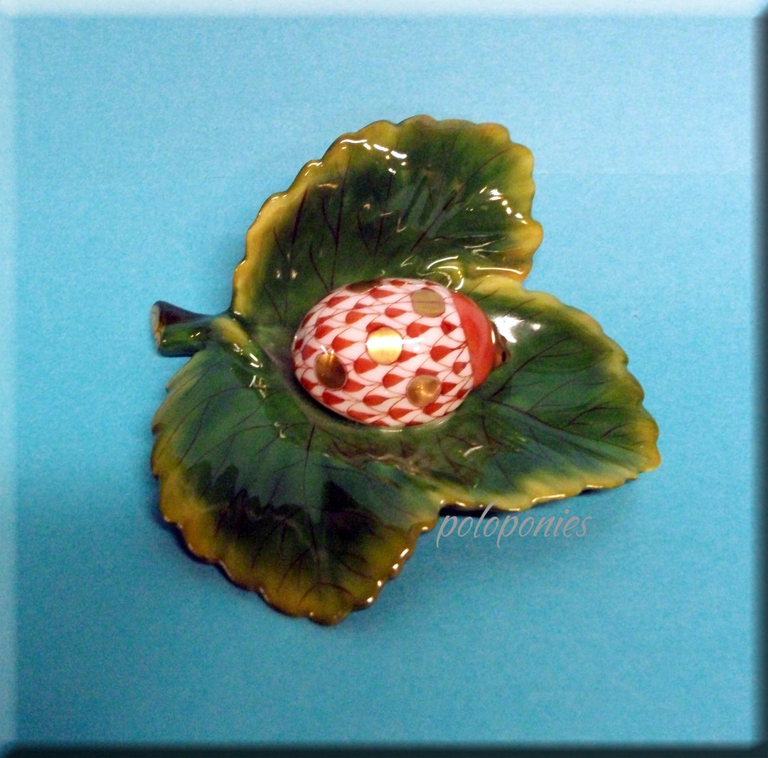 HEREND Ladybug on Leaf 15631 - Rust Fishnet - Bugs and Friends ...