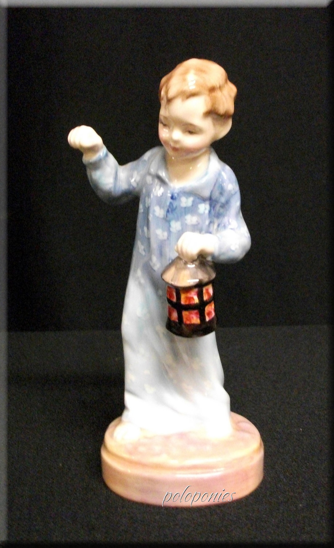 ROYAL DOULTON Wee Willie Winkie HN2050 - Retired 1953 - Nursery Rhymes ...