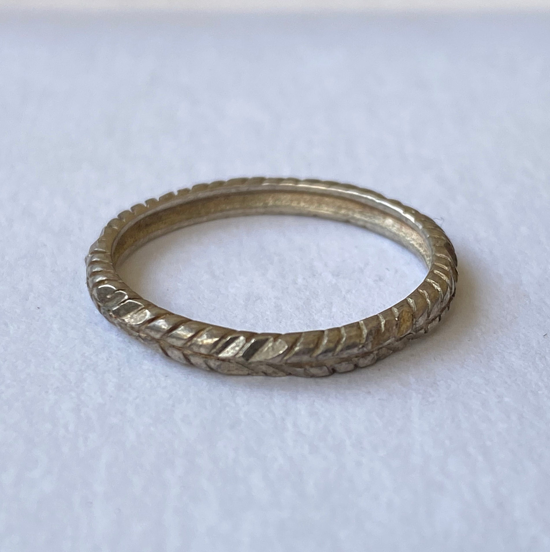 Vintage herringbone etched sterling simple band ring - Etsy.de