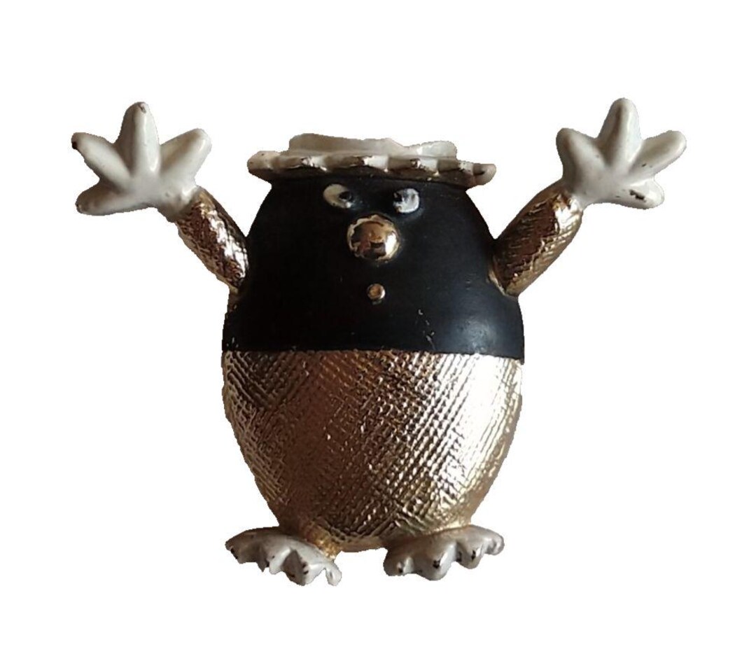 UK Fred Gonk 1964 La Rue for Gonks Ltd Gimmicks Crazes Brooch Character ...