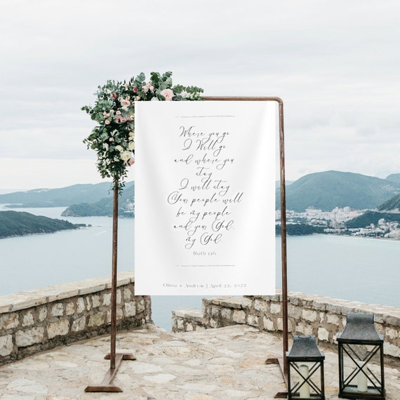 Christian wedding backdrop | Beachweddingtips.com