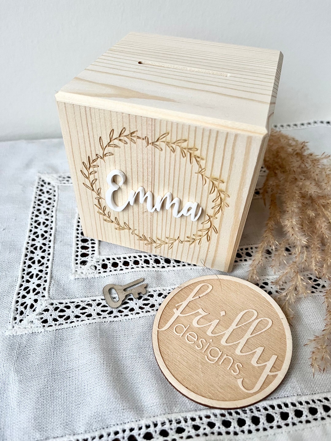 Personalisierte Spardose Mit 3D Effekt Name Kranz Gravur Holz Spardose ...