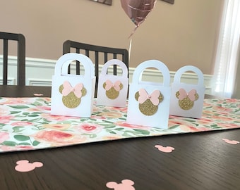 Minnie Mouse Gift - 60+ Gift Ideas for 2024