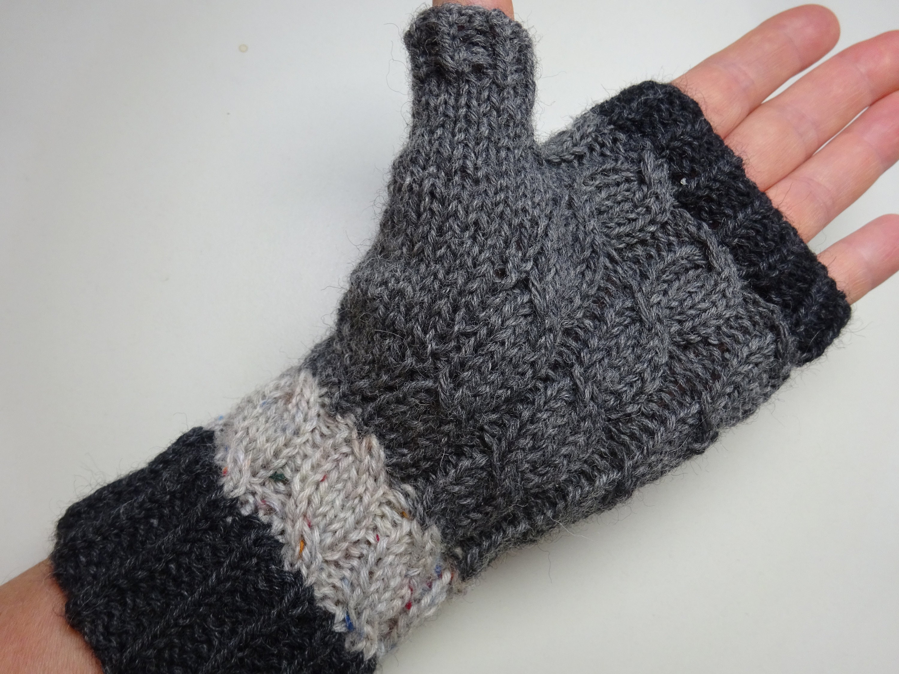 Instructions: Knit tricolor Hand Cuffs - Etsy
