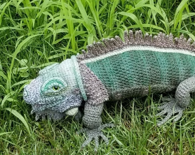 Iguana, Iguana Garden Statue, Reptile Garden Decor, Painted Concrete ...