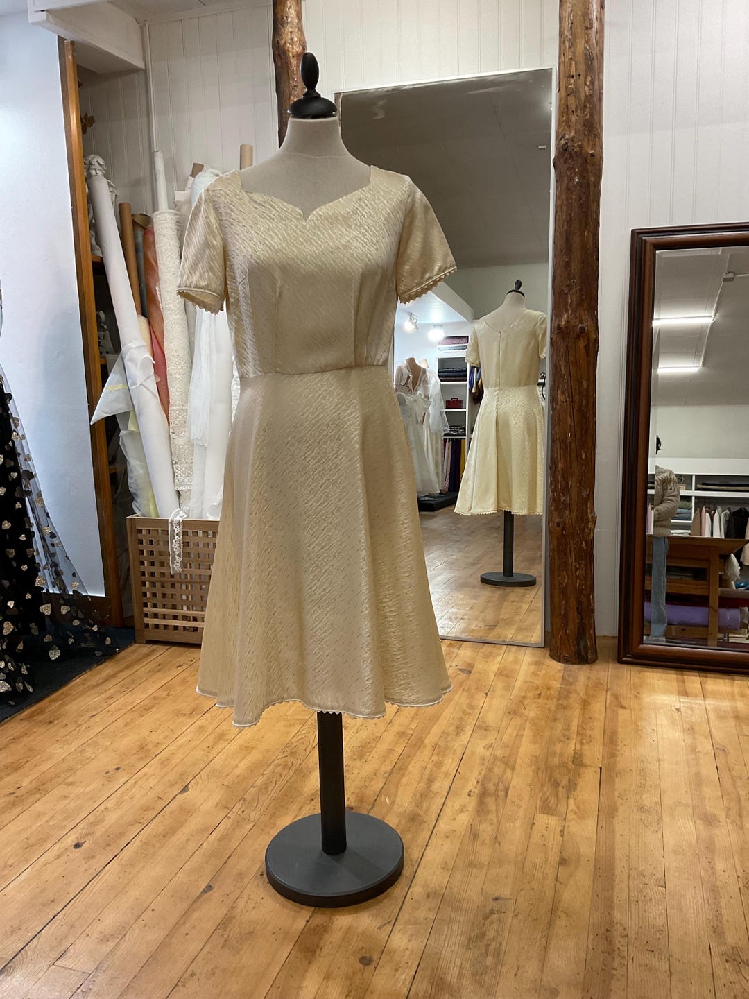Vintage Elegance Women's Short Dress, Short Dresses Decorated With ...