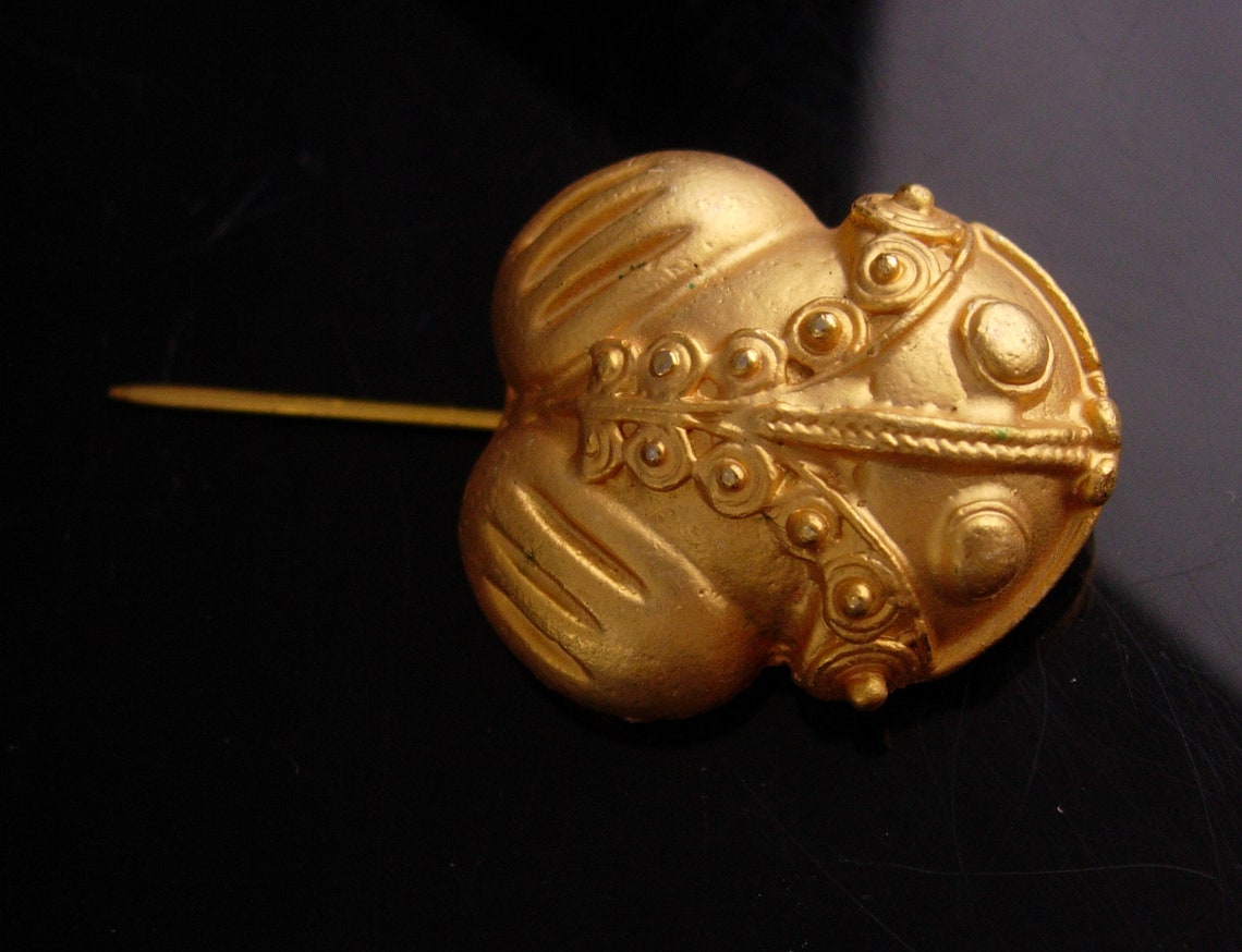Kiss a FROG Stickpin Vintage Gold Plate Frogger Whimsical - Etsy