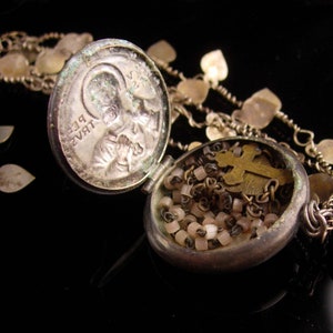Vintage Religious Necklace Hidden Rosary Locket Ricordo Citta Del ...