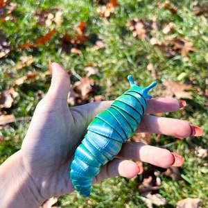 Green Blue Color Shifting Slug | Slug | 3D Print | Desk Toy | Fidget ...