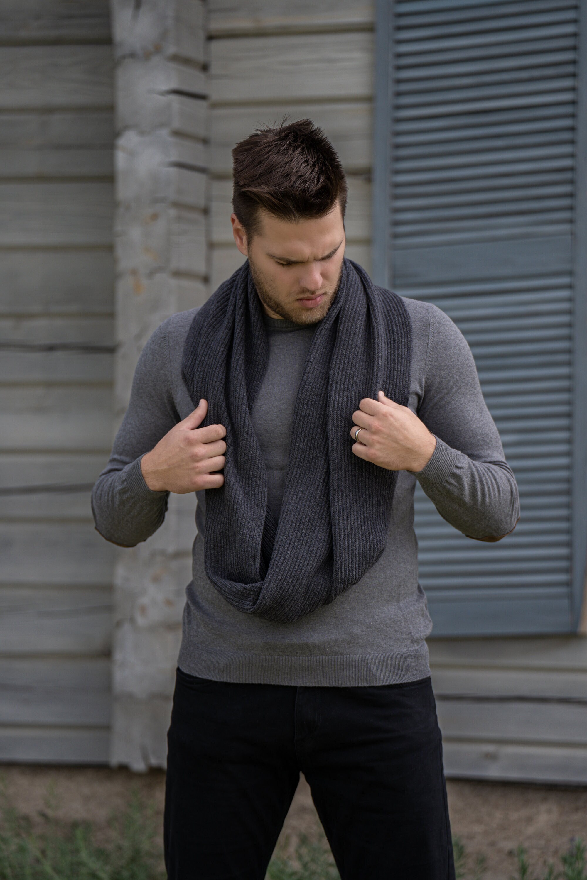 How To Wear An Infinity Scarf Men