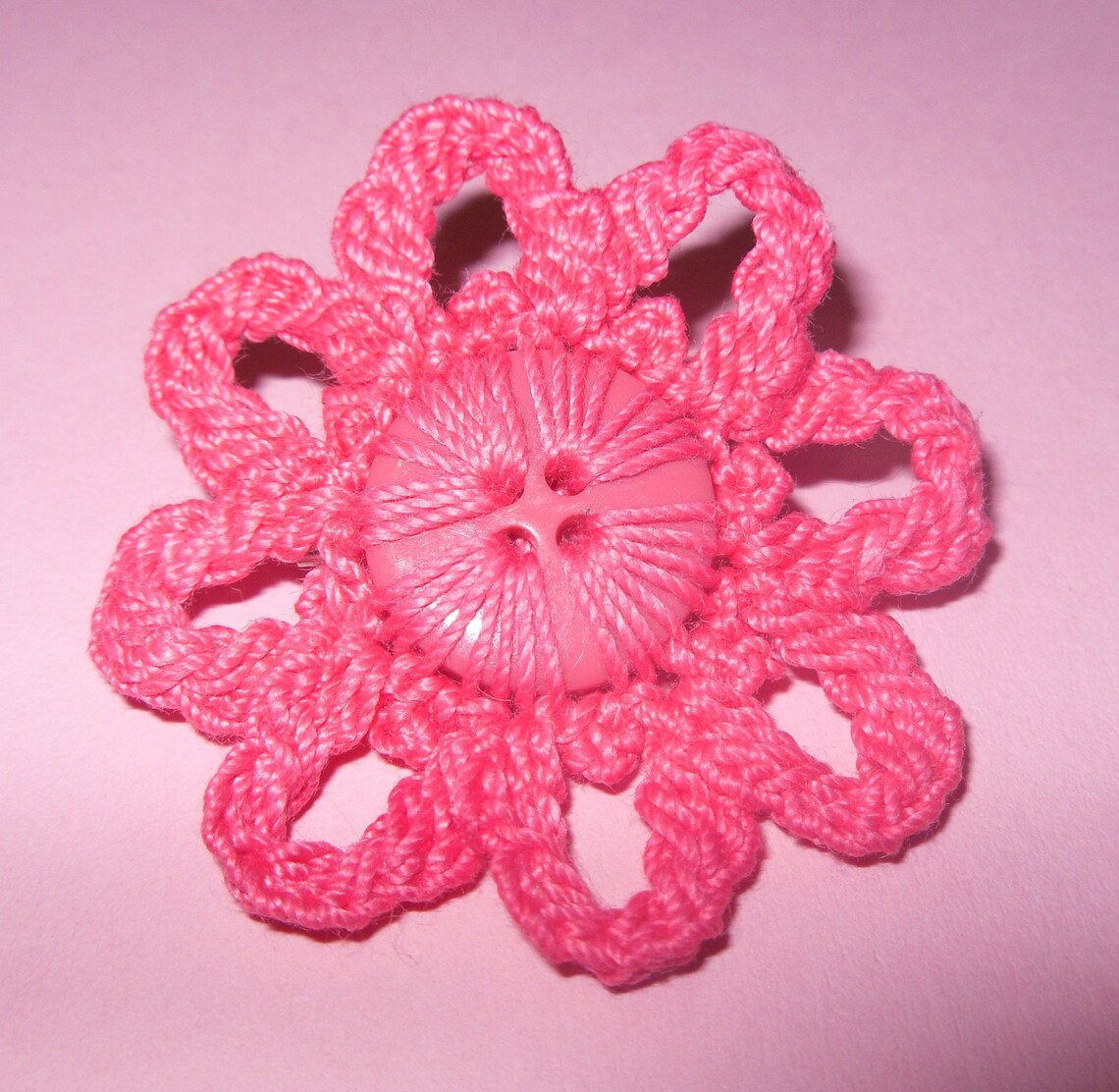 Broche au crochet en rose fuchsia idéale pour des lunettes - Etsy France