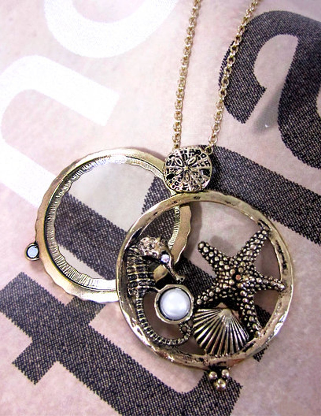 Sea Life 6 Times Magnifier Magnifying Glass Top Sliding Magnet Pendant ...