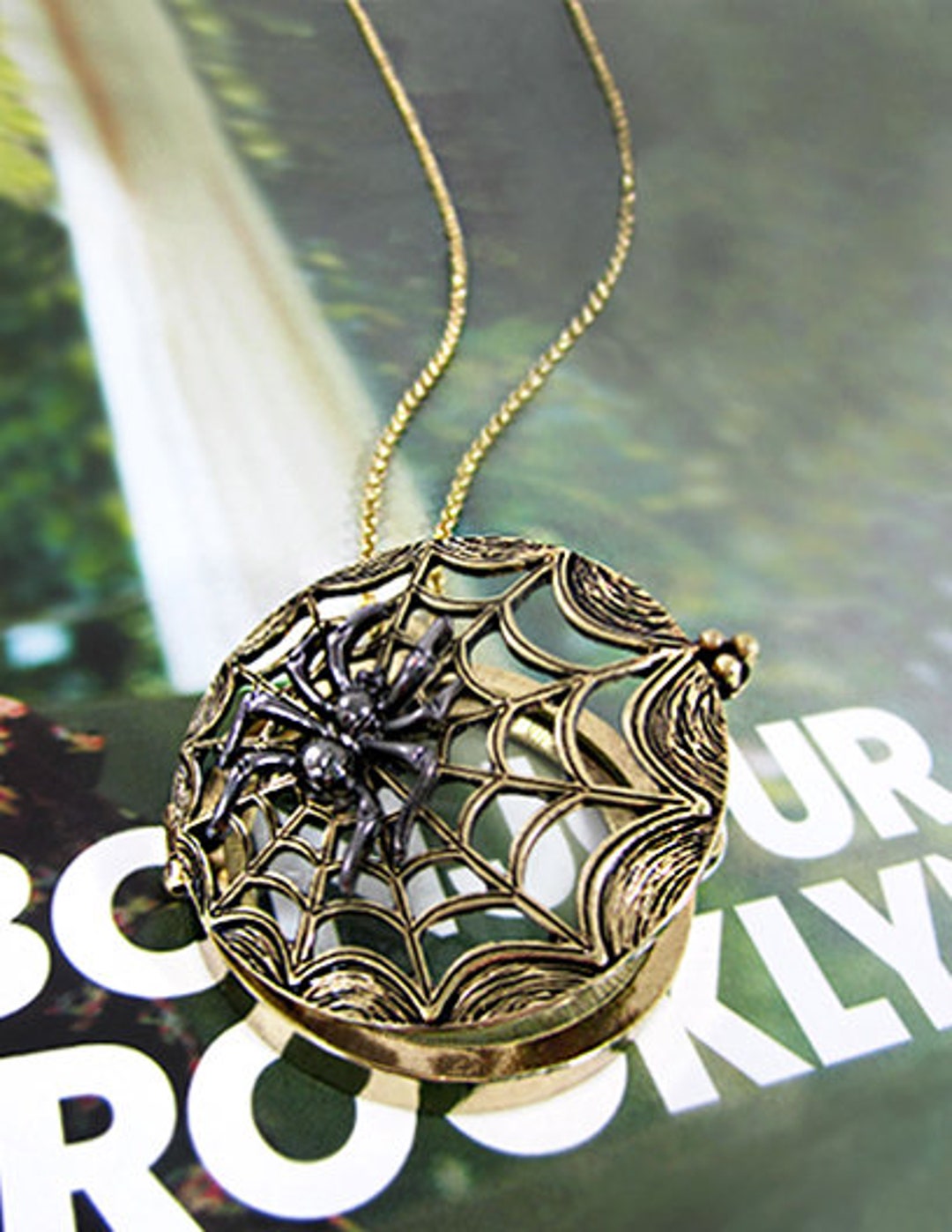 Spider 6 Times Magnifier Magnifying Glass Top Sliding Magnet Pendant ...