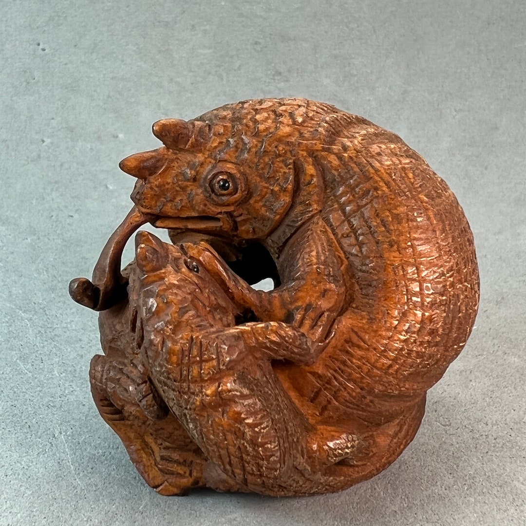 Wood Carving: Hand Carved Boxwood Horned Netsuke of a Horned Lizard ...