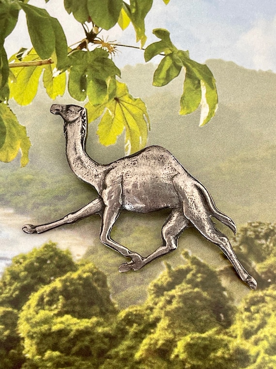 vintage camel pin brooch - Gem