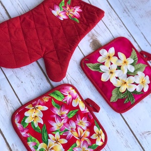 Pot Holders and Oven Mitten Hawaiian Flowers Plumeria, Tropical Flowers ...