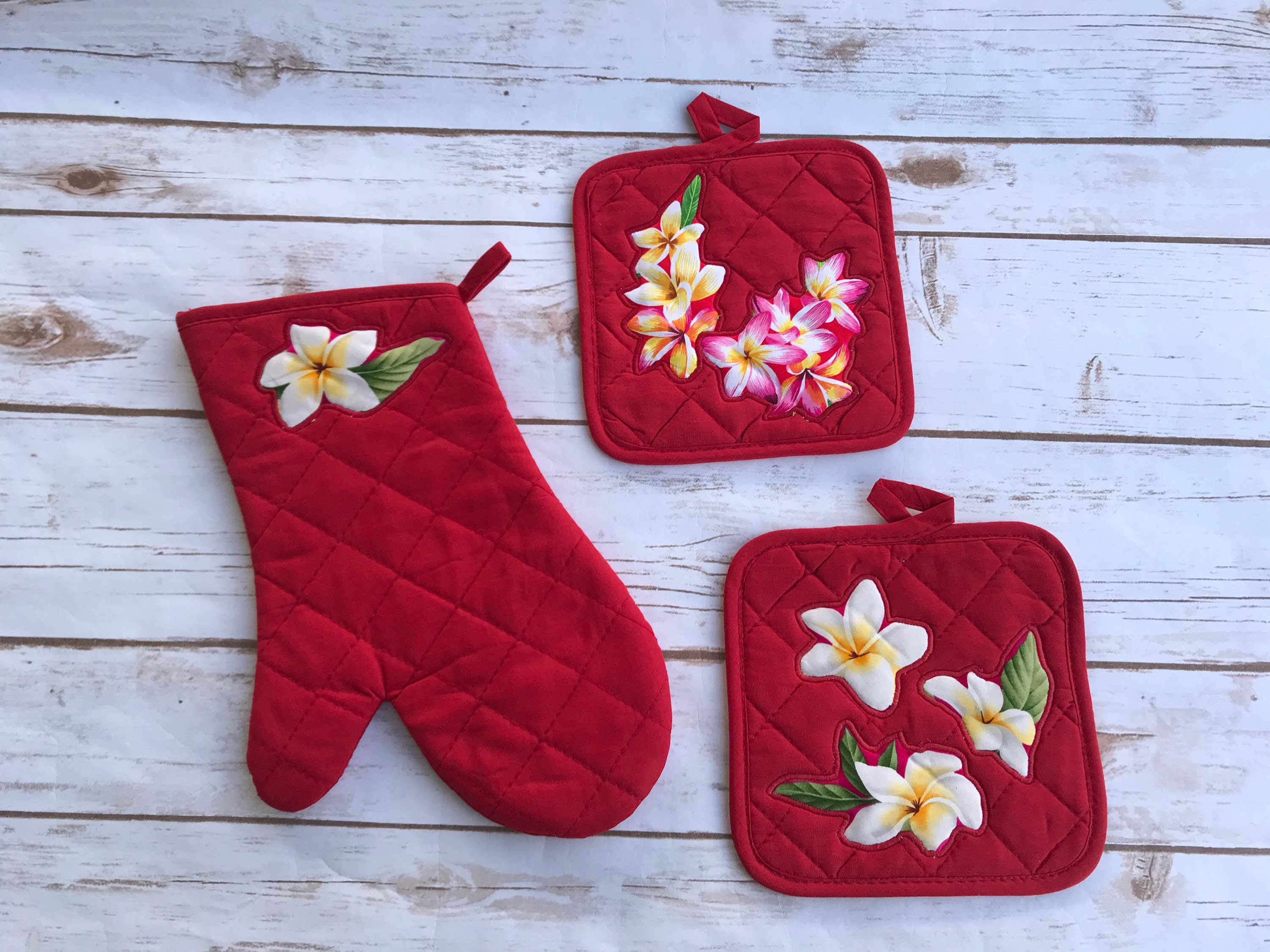 Pot Holders and Oven Mitten Hawaiian Flowers Plumeria, Tropical Flowers ...