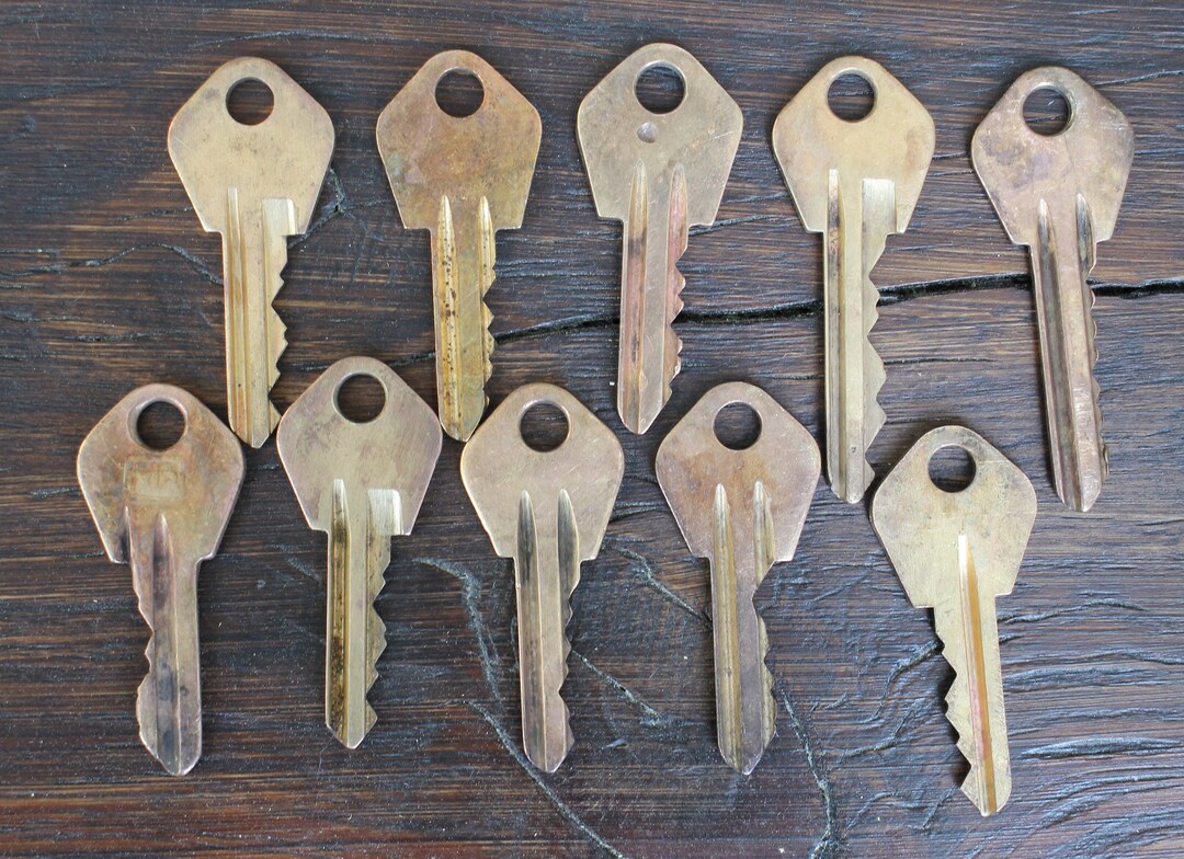 Set 10 Antique Brass Keys Opener, Rusty Vintage House Keys, Old Metal ...