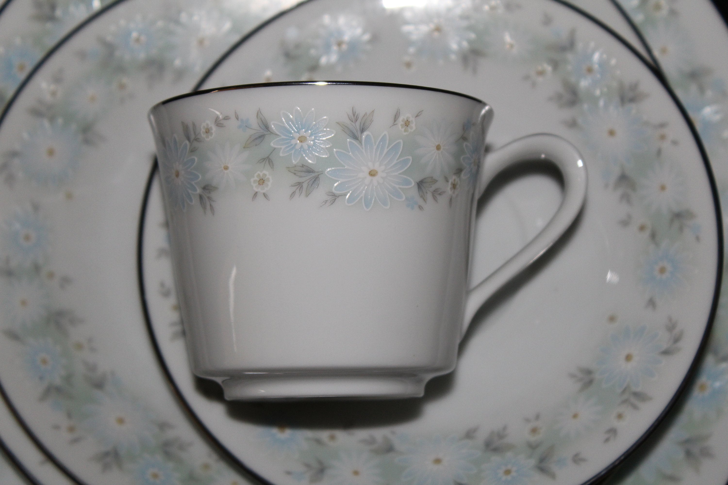 Beautiful Noritake Blue Charm Fine China Set for 8 - 5 Items per Place ...