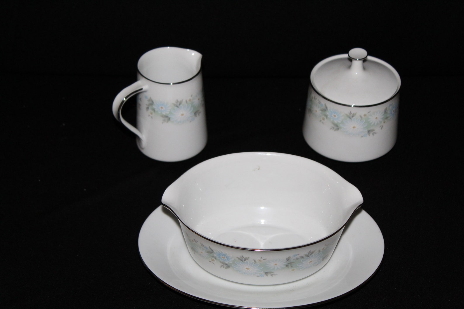 Beautiful Noritake Blue Charm Fine China set for 8 - 5 items per place ...