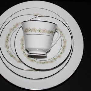 Beautiful Noritake Trilby Fine China Set for 6 - 5 Items per Place ...