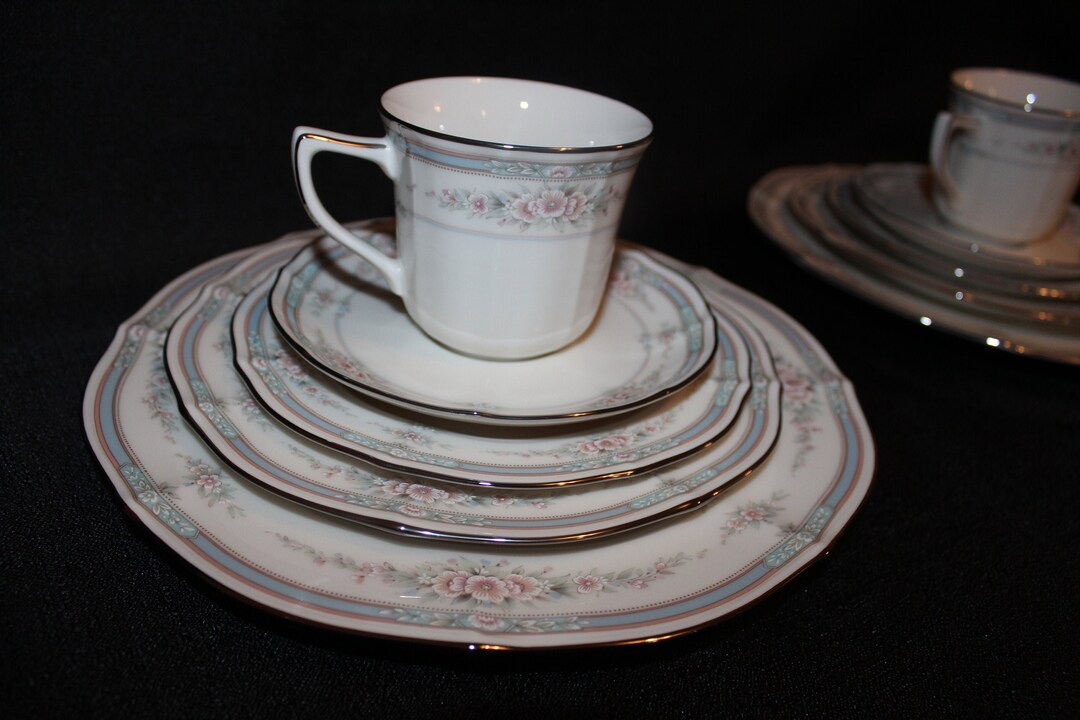 Beautiful Noritake Rothschild Fine China Set for 6 - 5 Items per Place ...