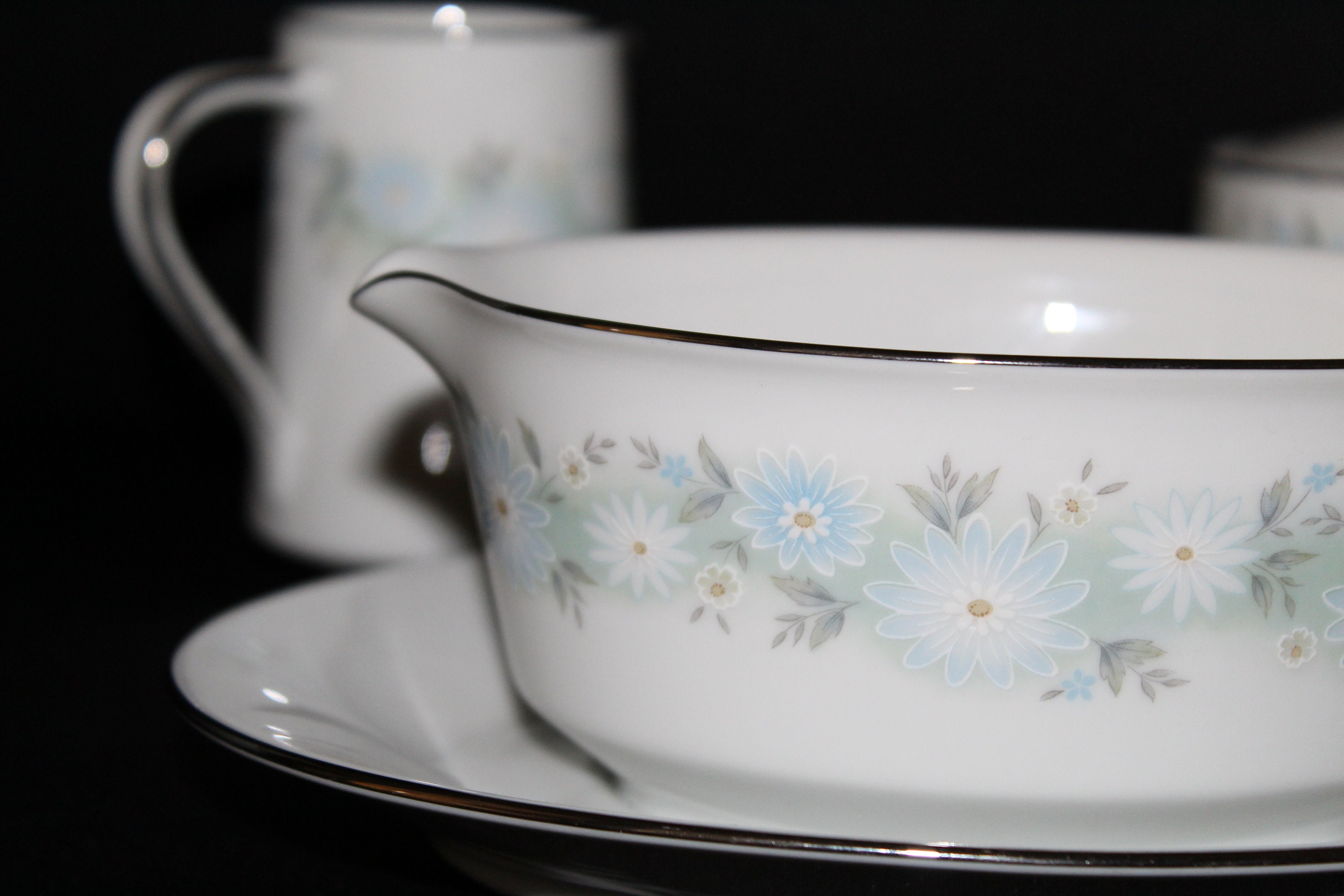 Beautiful Noritake Blue Charm Fine China Set for 8 - 5 Items per Place ...